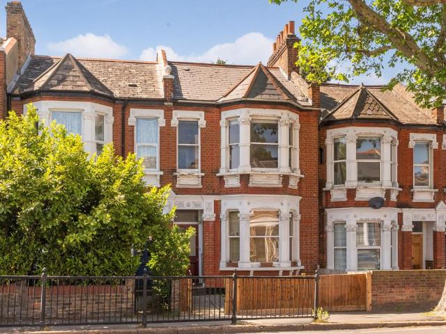 4 bedroom flat for sale