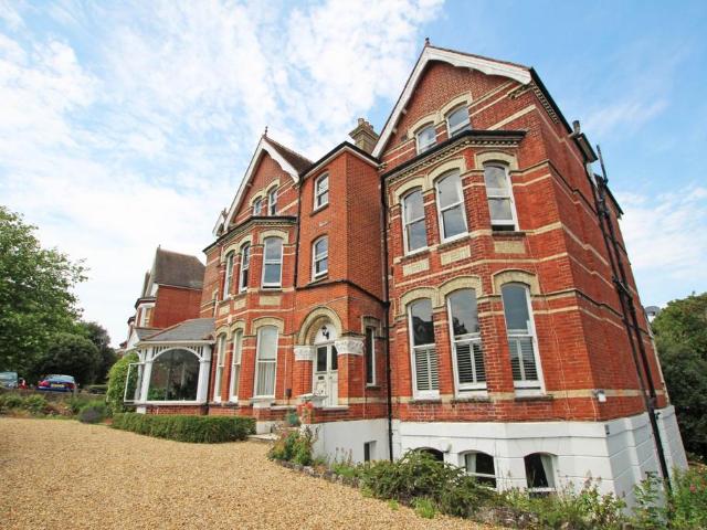 4 bedroom flat for sale