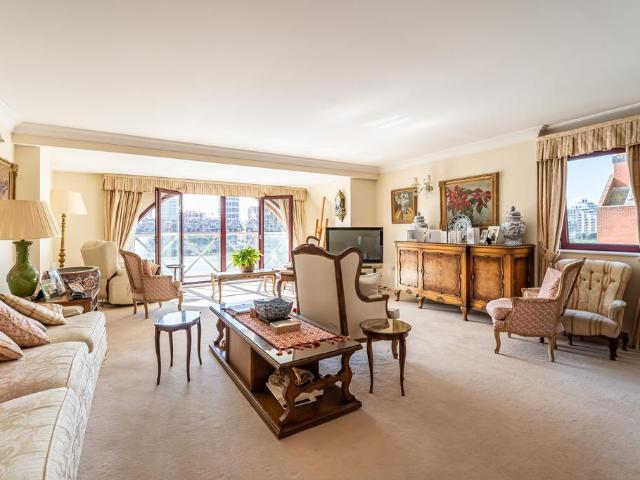 4 bedroom flat for sale