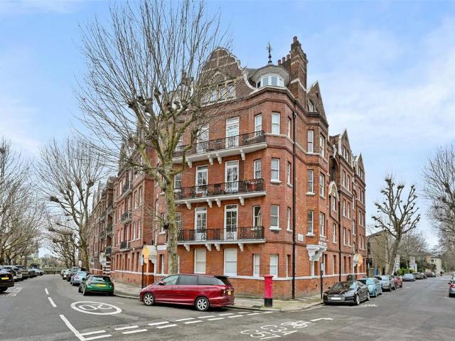 4 bedroom flat for sale