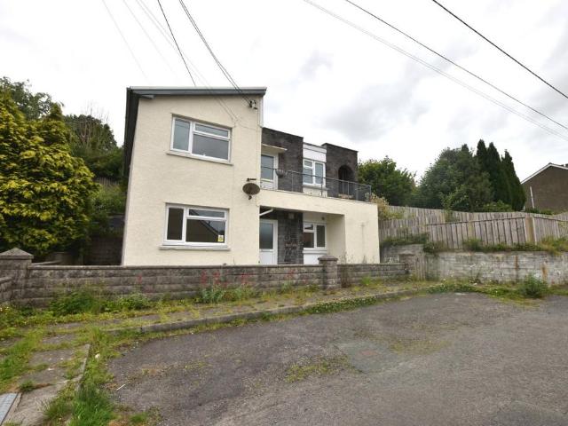 4 bedroom flat for sale
