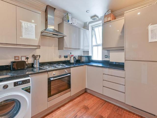 4 bedroom flat for sale