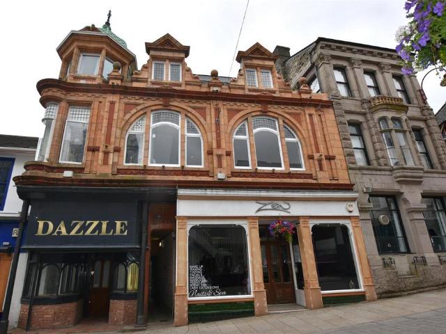 4 bedroom flat for sale