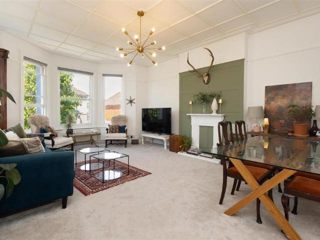 4 bedroom flat for sale
