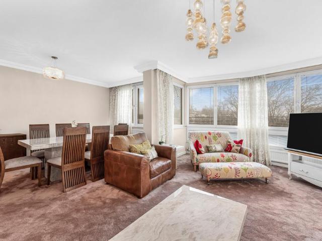 4 bedroom flat for sale