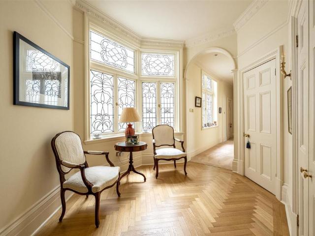 3 bedroom flat for sale