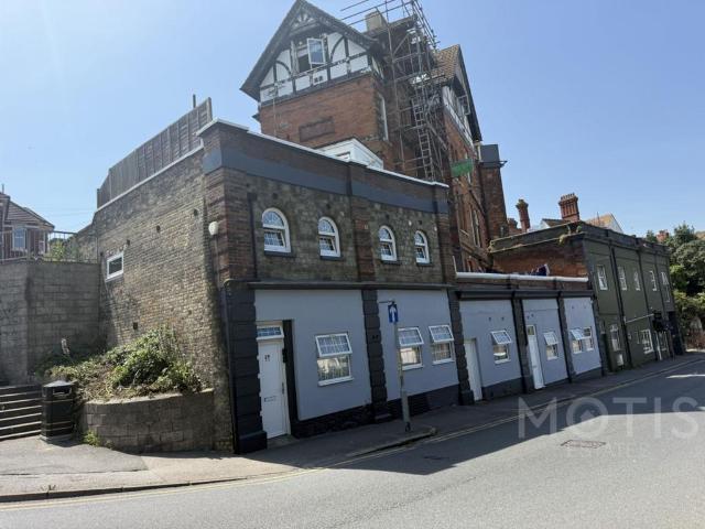 4 bedroom flat for sale