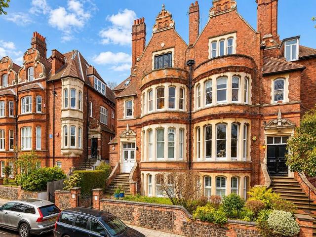 4 bedroom flat for sale