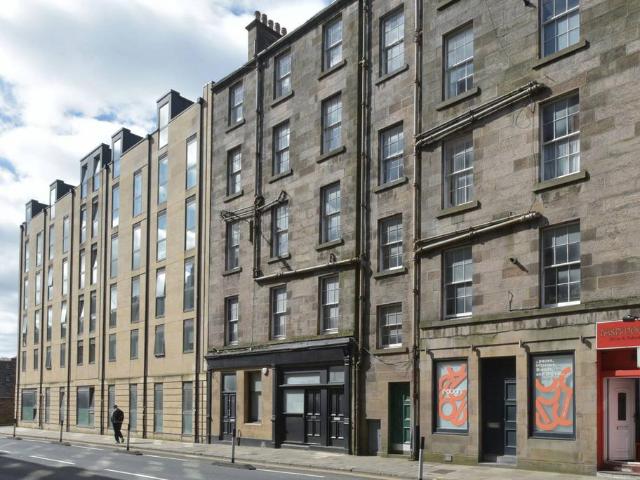 4 bedroom flat for sale