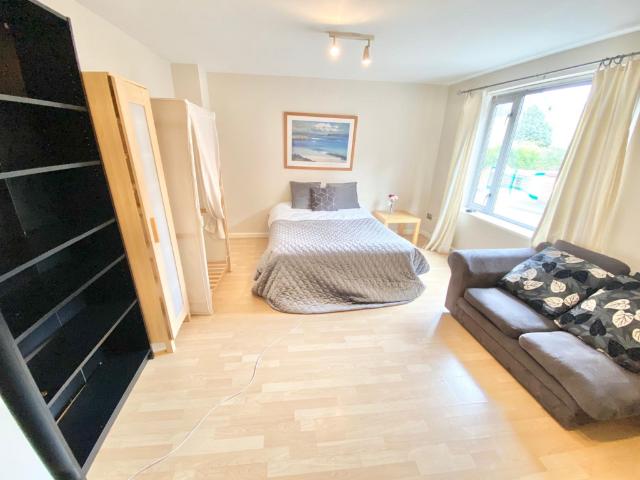 4 bedroom flat for sale