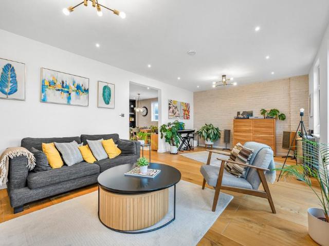 4 bedroom flat for sale