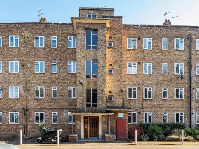 4 bedroom flat for sale
