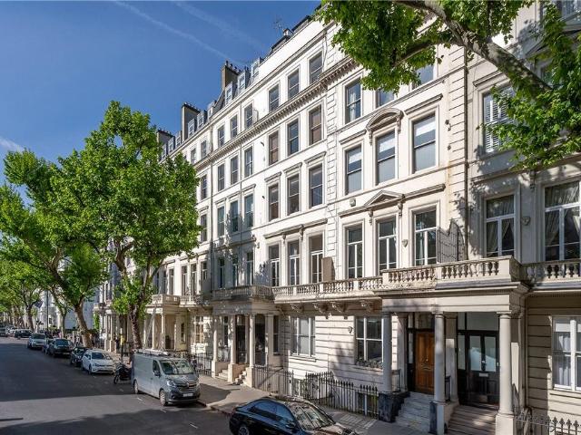 4 bedroom flat for sale