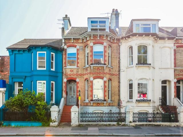 4 bedroom maisonette for sale