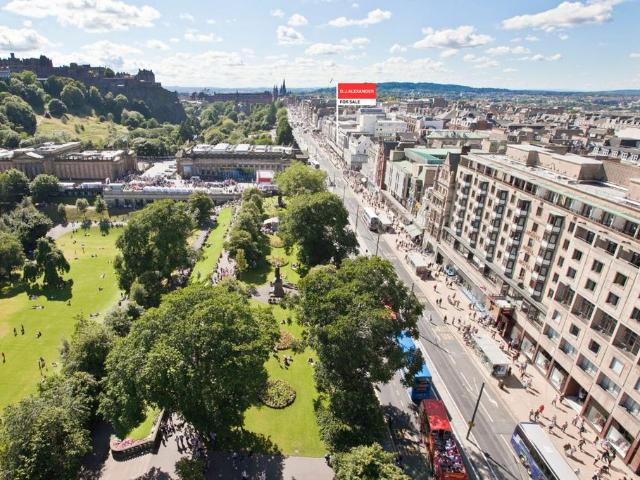 4 bedroom flat for sale