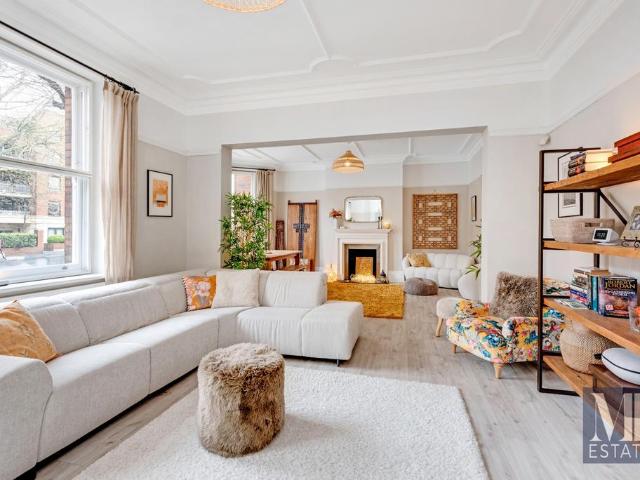 4 bedroom flat for sale
