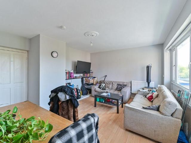 4 bedroom flat for sale