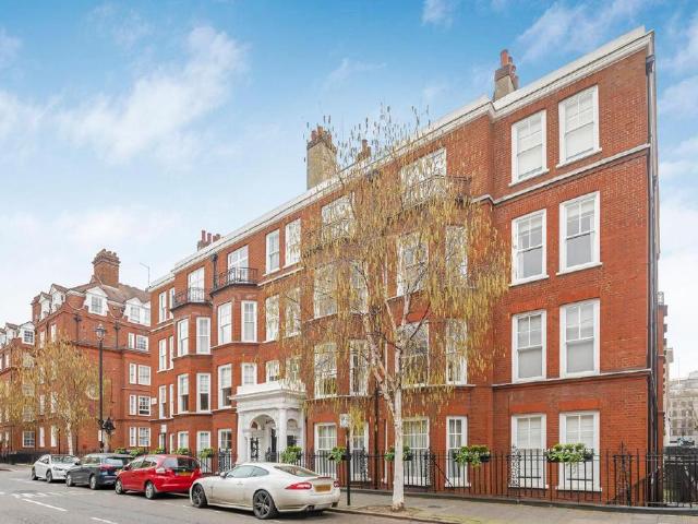 4 bedroom flat for sale