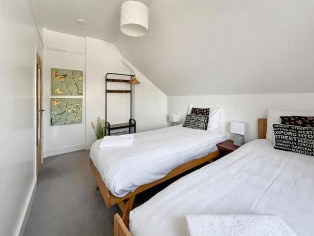 4 bedroom flat for sale in The Cliff, White Lodge, BN2