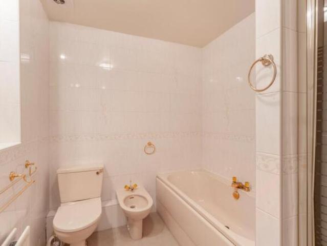 4 bedroom flat for sale in The Moorings, Harrogate Road, Alwoodley, LS17