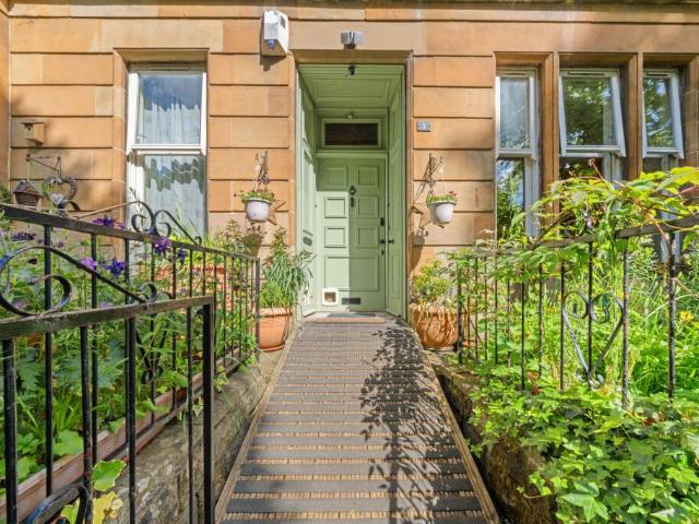 4 bedroom flat for sale in Whitehill Gardens, Dennistoun, Glasgow, G31
