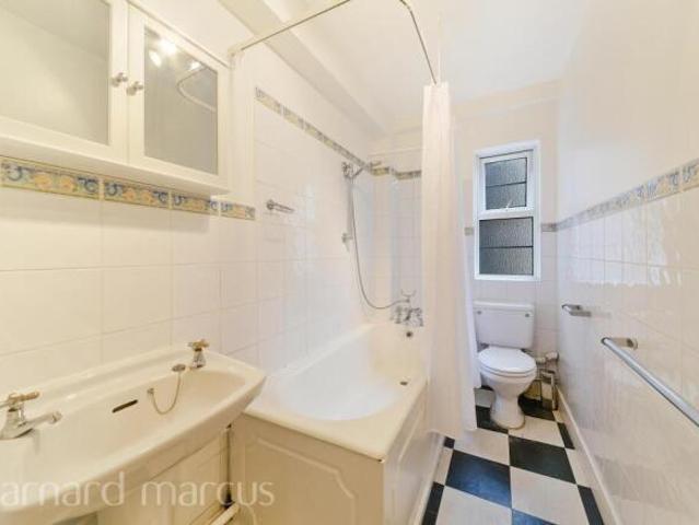 4 bedroom flat for sale in Chiswick Village, London, W4