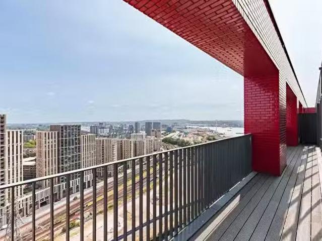 4 Bedroom Flat For Sale In City Island Way, London, E14