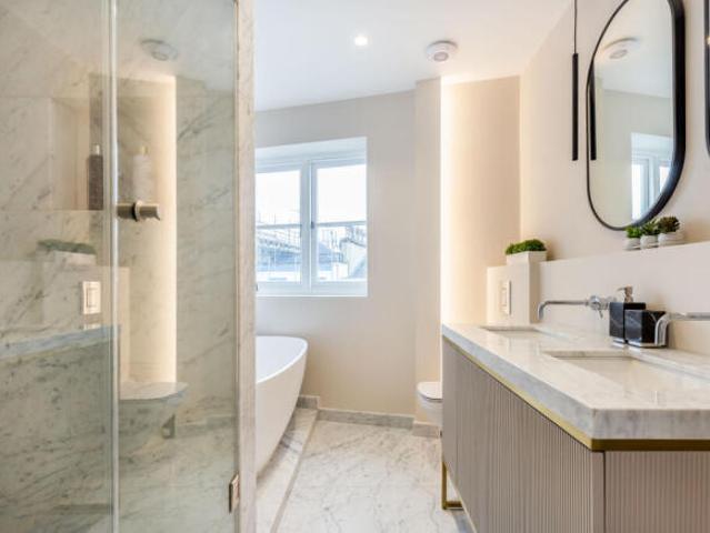 4 bedroom flat for sale in Cleveland Square, London, W2