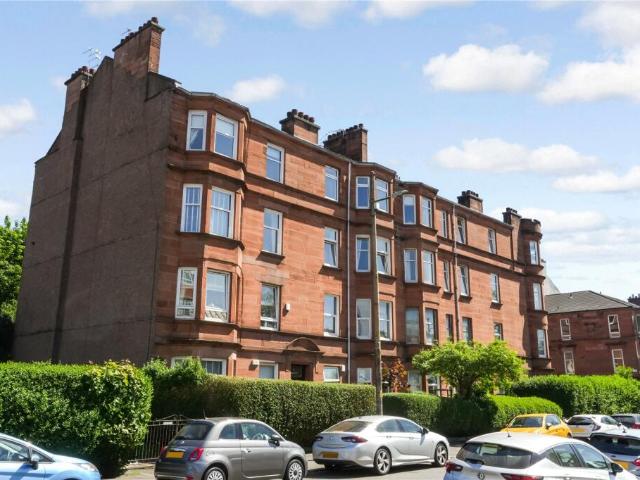 4 bedroom flat for sale in Craigpark, Dennistoun, Glasgow City, G31