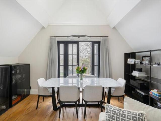 4 bedroom flat for sale in Frognal Gardens, London, NW3