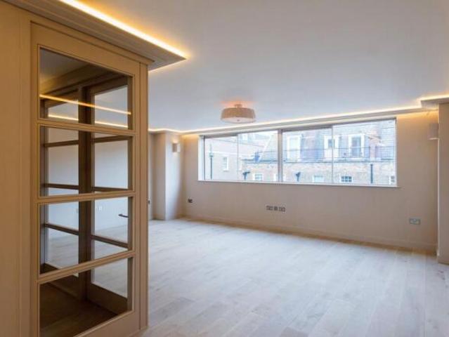 4 bedroom flat for sale in George Street, Marylebone, London, W1U