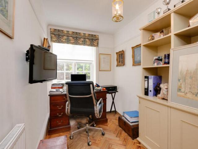 4 bedroom flat for sale in Hampstead Way, London, NW11