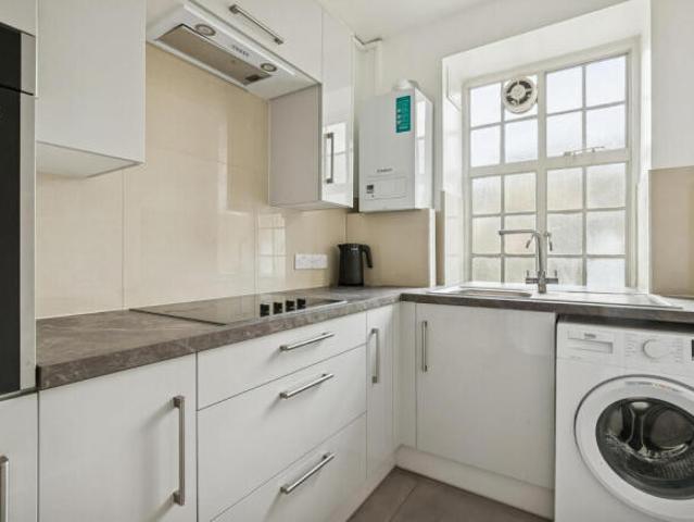 4 bedroom flat for sale in Hillside Court, Hampstead, London, NW3