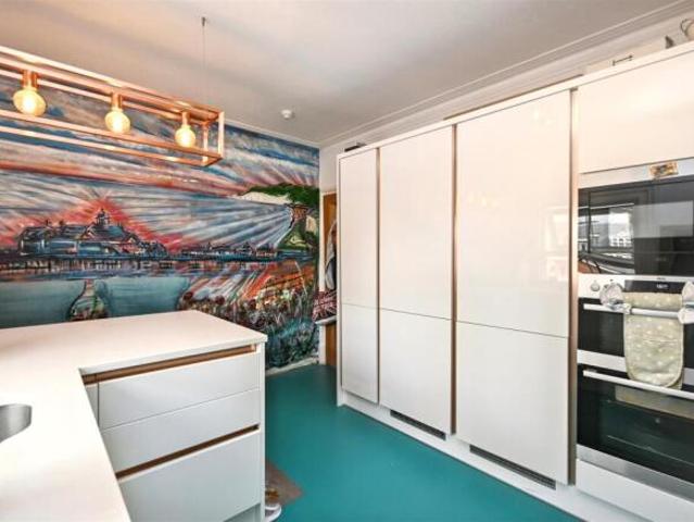 4 bedroom flat for sale in Jevington Gardens, Eastbourne, BN21