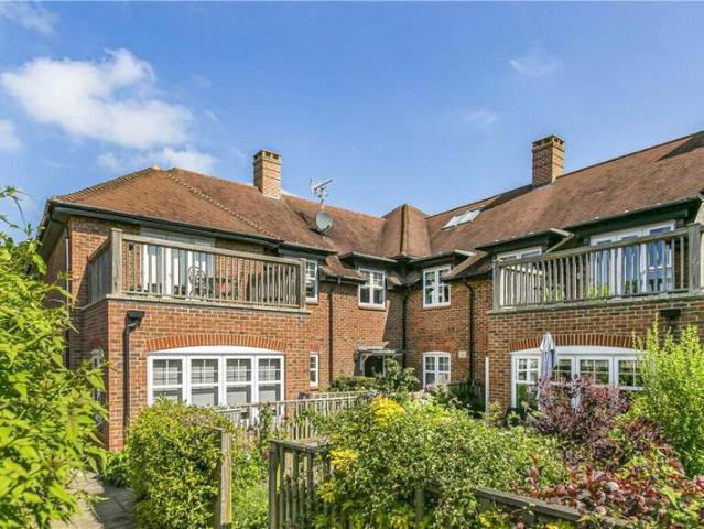 4 bedroom flat for sale in King Harry Lane, St. Albans, Hertfo.