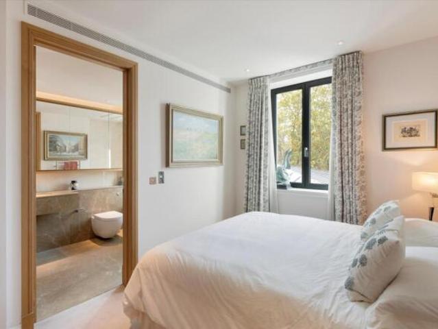 4 bedroom flat for sale in Manresa Road, London, SW3