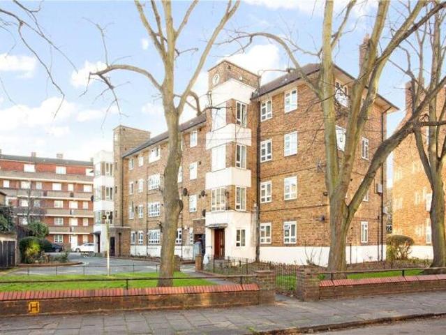 4 bedroom flat for sale in Normanton House, Oaklands Estate, London, SW4