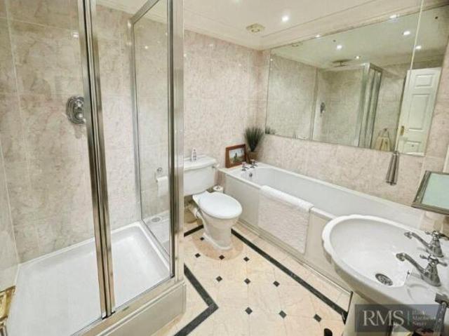 4 bedroom flat for sale in Princess Mary Court, Jesmond, Newcastle Upon Tyne, NE2