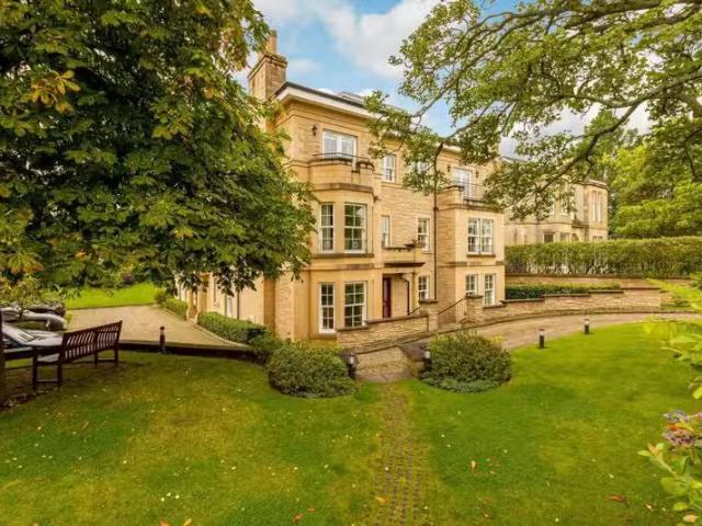 4 bedroom flat for sale in Ravelston Park, Edinburgh, EH4. EH4