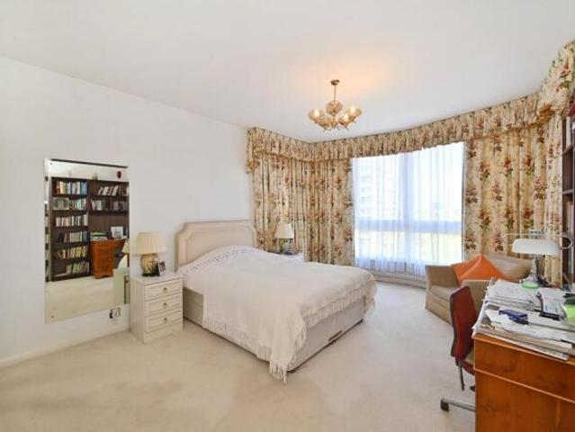 4 bedroom flat for sale in Raynham, Norfolk Crescent, Hyde Park, W2