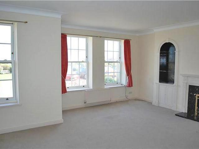 4 bedroom flat for sale in Staveley Road, Eastbourne, BN20