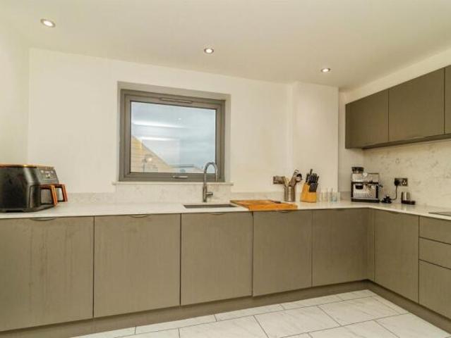4 bedroom flat for sale in Staverton Grove, Broughton, Milton Keynes, MK10