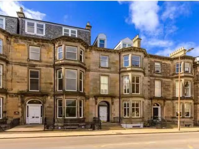 4 bedroom flat for sale, Palmerston Place, West End, Greenock.