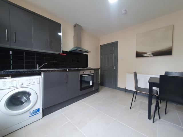 4 bedroom Flat for rent