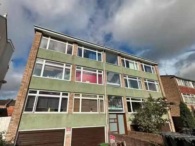 4 bedroom flat for rent in 4 bed flat, Russell Court, CV31 1EY.