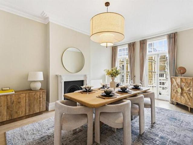 4 bedroom flat for rent in 4 bedroom 2nd Floor Flat in St Georges Court, SW7