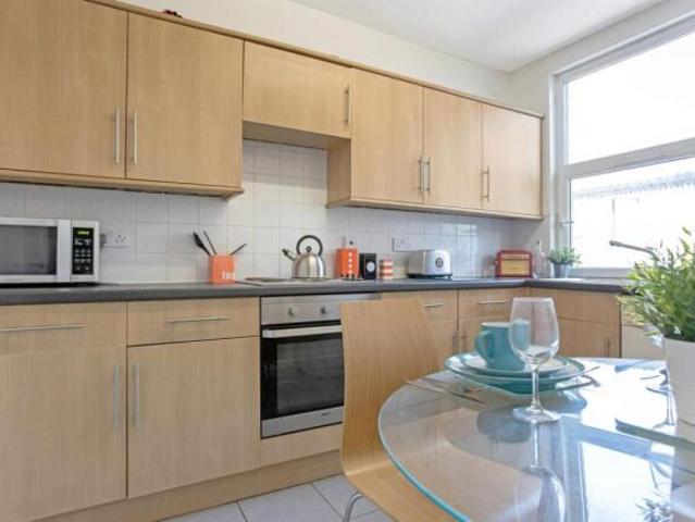 4 bedroom flat for rent in 86a BURLEY ROAD, LEEDS, LS3