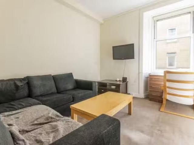 4 bedroom flat for rent in 0830L Buccleuch Terrace, Edinburgh.