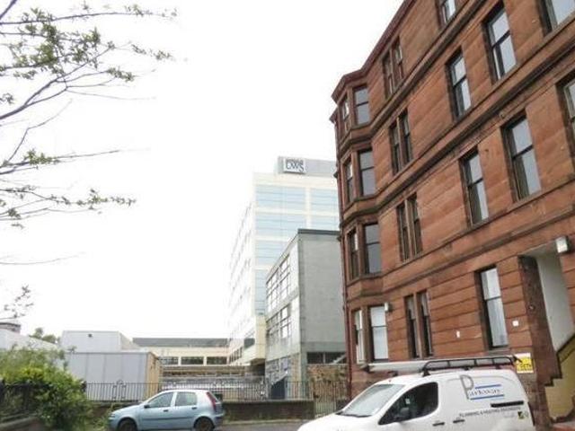 4 bedroom flat for rent in 12 Townhead Terrace Paisley PA1 2AU PA1