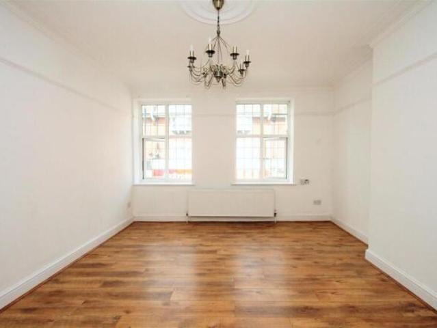 4 bedroom flat for rent in 308 Green Lanes, Palmers Green, N13
